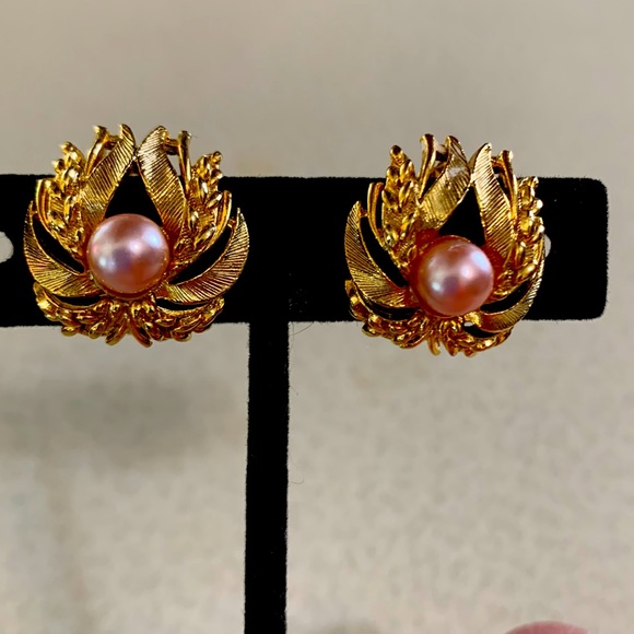 Lisner Jewelry | Jewelry | Vintage Lisner Gold Tone Pink Faux Pearl ...